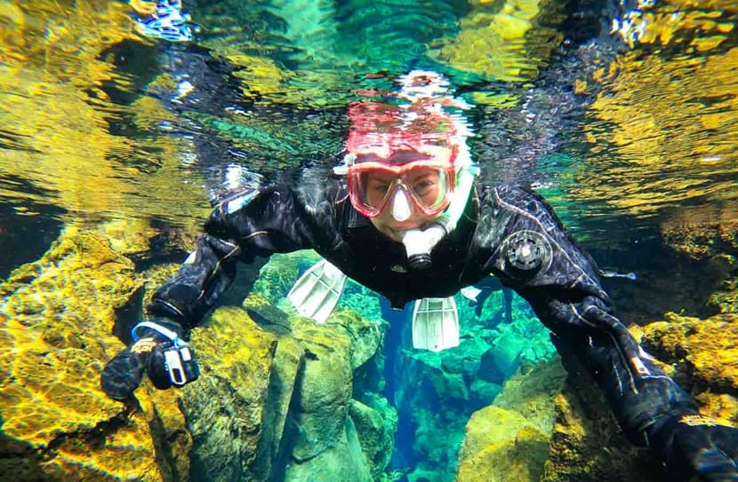 Silfra Snorkeling Tour | Snorkeling between tectonic plate